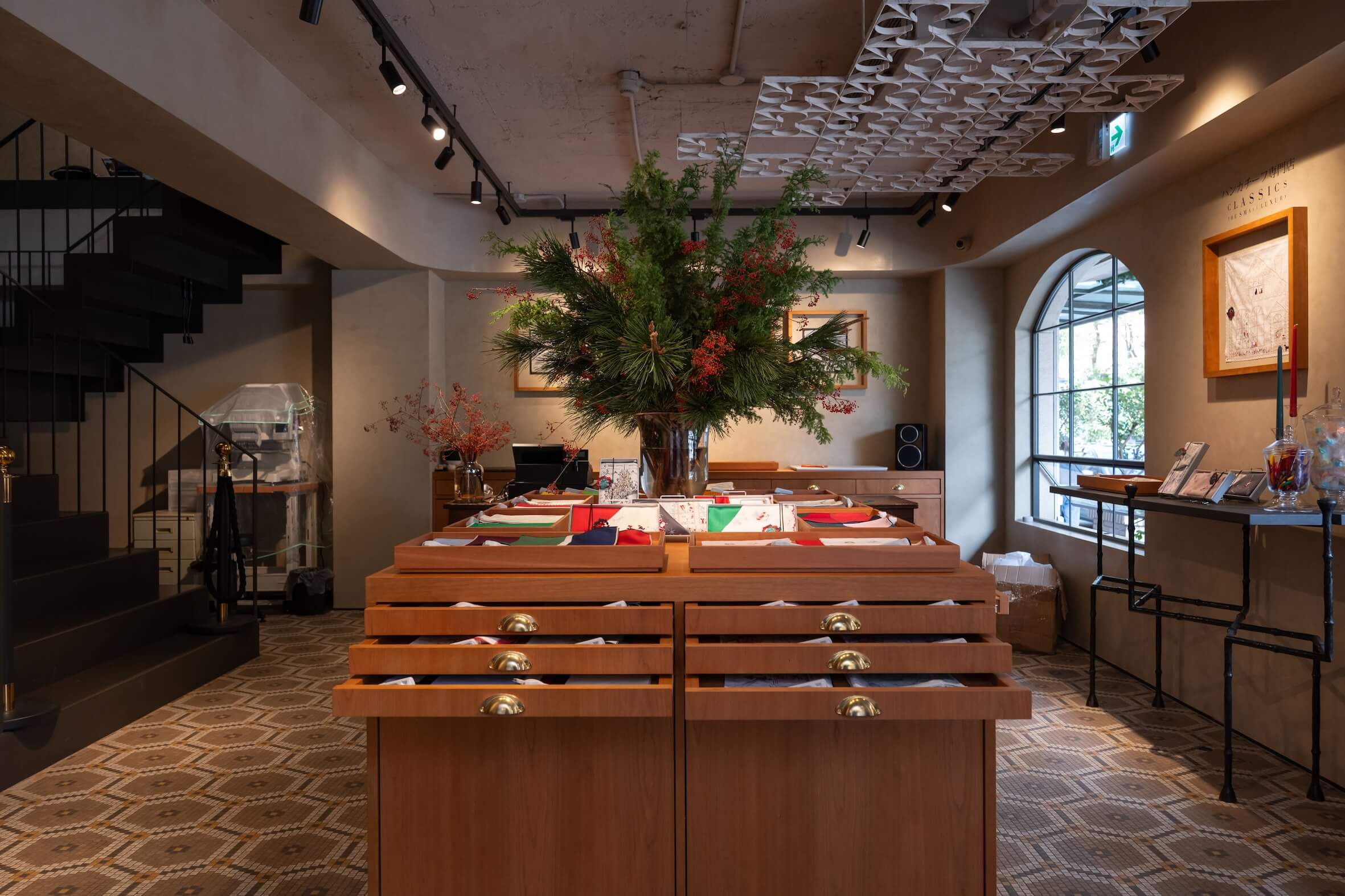 Bits & PiecesXClassics the Small Luxury：當百年手帕工藝遇見台北生活美學 - VERSE